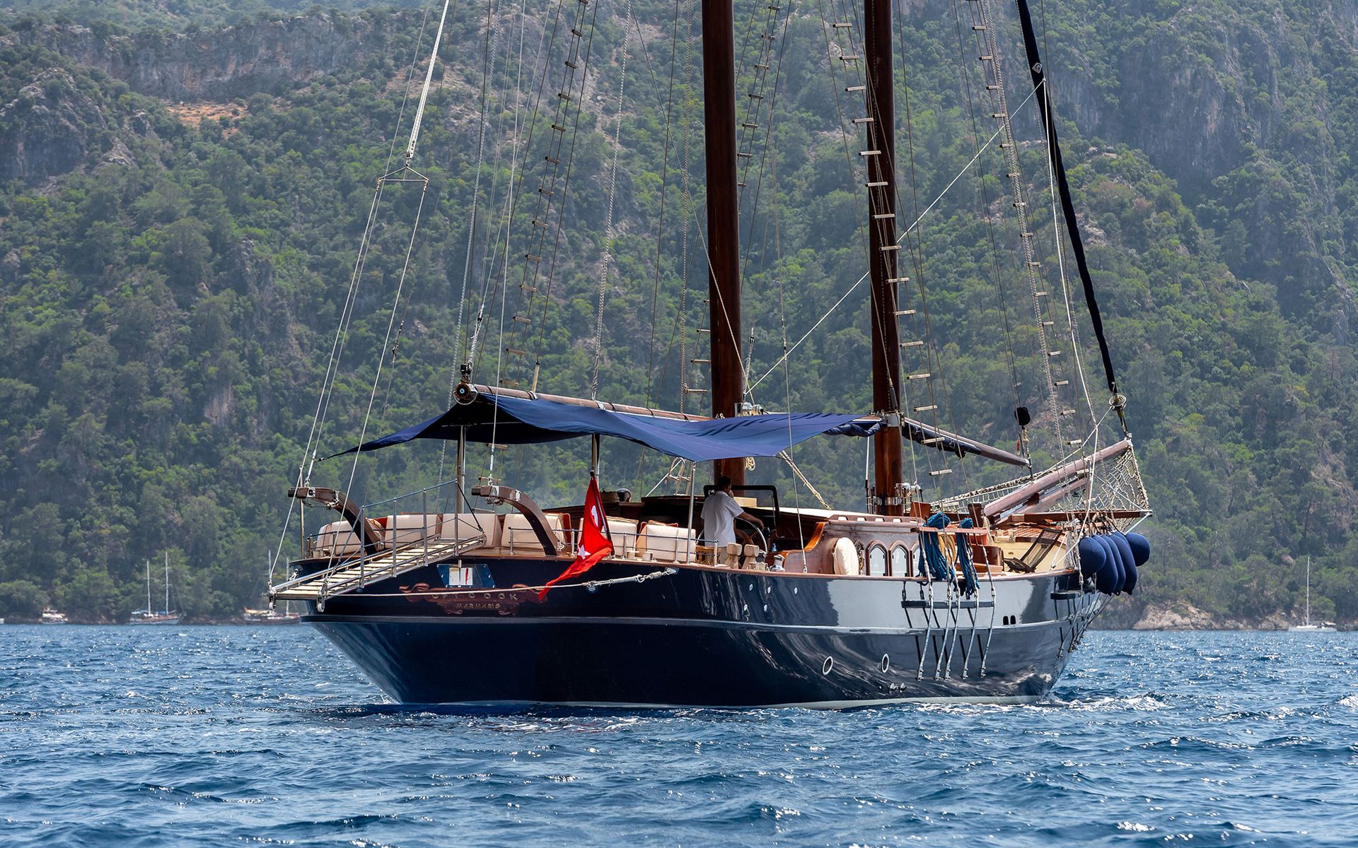 CAPTAIN COOK yacht for sale (Custom, 30.4m,)